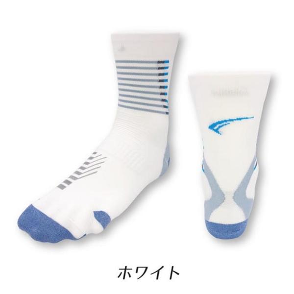 3DSOXによる足の形状に合わせたフィット性の高い立体設計をベースに、シューズとの一体感と快適性を加速させる足裏と甲のWグリップ、クッションパッド。ペダリング時のブレを抑制し、アシストするヒールホールドサポートが新搭載。“より速く” ペダリ...