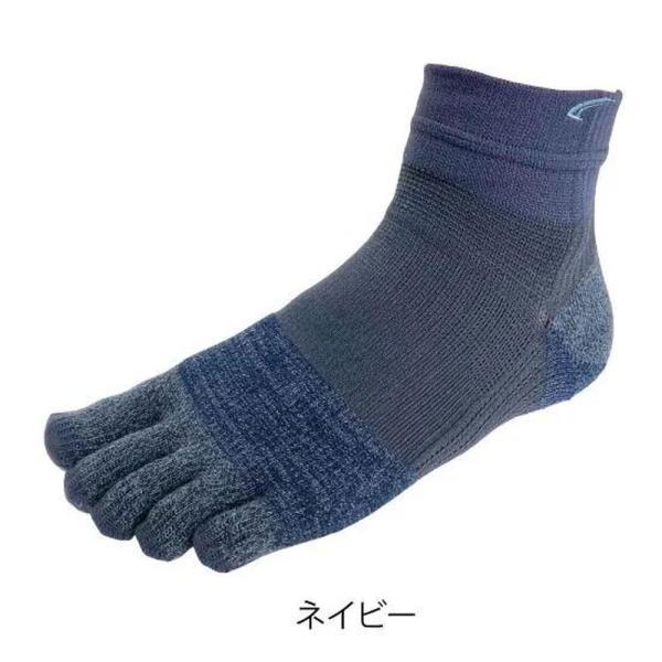 FXR107 5本指ソックス ネイビー Sサイズ特徴常に地面をしっかり捉えて、蹴り出す力を生み出す5本指ソックス。地面をしっかりと捉え、パワーロスをすること無くしっかりと踏み込めます。踵から母趾球にかけての接地面には摩擦抵抗を有した繊維を編...