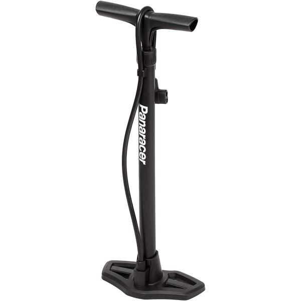 アダプター・クリップが不要なトリプルヘッド（3点口金）を採用した英・米・仏式バルブ対応のフロアポンプ。ポンピングが軽く使い勝手も良いコストパフォーマンスモデル。■本体材質：樹脂■本体カラー：ブラック■対応バルブ：英・米・仏■充填圧上限(kP...