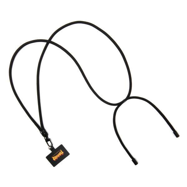 【ブランド】（正規取扱店）THRASHER（スラッシャー）【商品仕様】タグ：約H55×W50×D0.7mmアジャスター式ストラップ：周囲72cm〜150cm内で長さ調節可能"【対応機種】全機種対応（粘着シールなし）【素材】ナイロン/ポリエス...