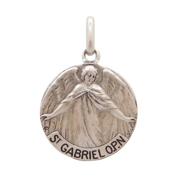 翼と手を広げた美しい大天使聖ガブリエルのメダイです。【大天使ガブリエル】「神の英雄」を意味するガブリエルは神のメッセンジャーとして良く知られる天使です。一番有名なのは聖母マリアにイエスの誕生を告げる「受胎告知」、他にもザカリアスに洗礼者ヨハ...