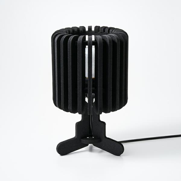 商品説明【feelt】RADIAL LAMPパーツをはめ込むだけの、組立式テーブルランプです。小ぶりで、ダイニングや玄関など様々なところで使えます。温かみのあるフェルトが、光を柔らかくして優しく照らします。RADIAL LAMP is a ...