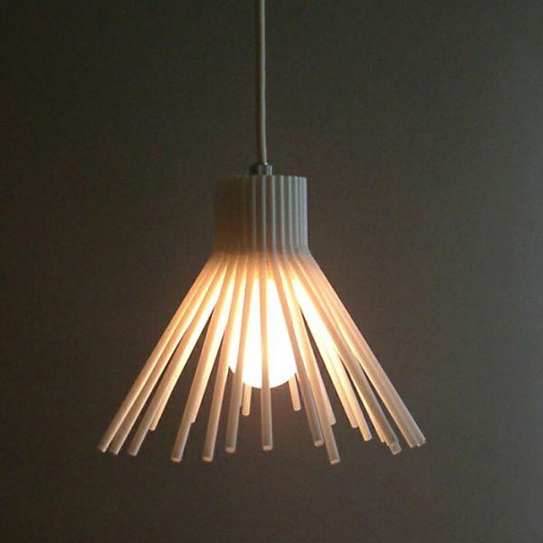 商品説明【abode*】STRAW - Pendant Lamp特定の目的でつくり出された「ストロー」を本来の目的とは別の目的で使用することにより生まれる新たな可能性を追求しました。"Straws" are created for spec...