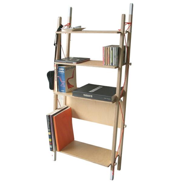 商品説明【abode*】LADDER RACK - Double折畳みできるラックです。2段目4段目の棚板を跳ね上げて、ブーツの収納も可能です。アクセントの赤い紐には、鍵、靴べらなどを掛けられ便利です。脚の白い部分はゴム塗料の為、 床や壁を...