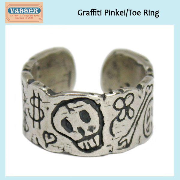 正規取扱店 THREE WOOD。素材：SILVERサイズ：約4号〜約8号フリーサイズ(小指・足指用)　※サイズを変化させる際には力をかけ過ぎず慎重に行ってください。破損や型崩れの防止となります。最大幅：約9mm，最大厚：約1.6mm "G...