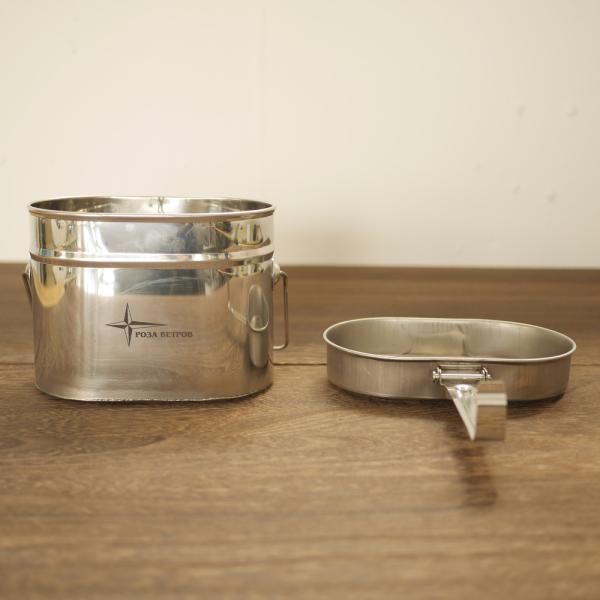 フタがしっかりと閉まる、密閉性の高い飯盒です。飯盒のフタは深めに作られ、ハンドルが付いているため、フライパンとしてもしっかり使える実用的なものになっています。 ご飯を炊くのはもちろんですが、本体でスープを作り、フタでおかずを作るなど、いろい...