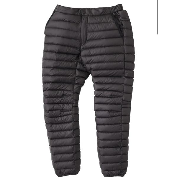 Fabric 12D Recycled NylonAllied Feather Down 850 Fill Powerさまざまなシーンで活躍するダウンパンツ撥水加工済みの軽量リップストップナイロンのバッフルに、湿気に強く復元力の高い850フ...