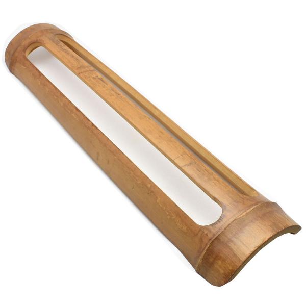 竹を切って穴を開けた、品茗杯を置く大きめの杯架。