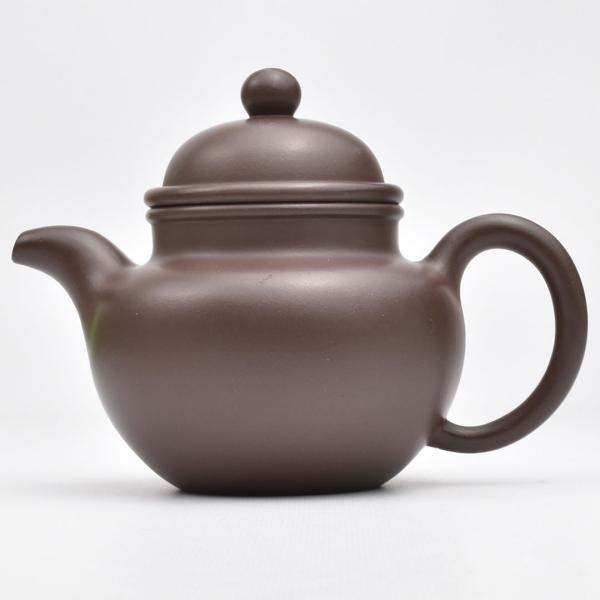 紫砂壺ならではの楽しい個性的な造形が特徴の茶壺です。