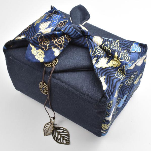 茶器の持ち運びや保管に、クッション性のある布製バッグ。