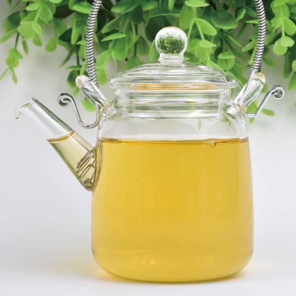 可愛らしい形で人気の提梁壺。注ぎ口が短いタイプです。