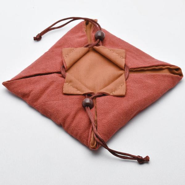 茶壺を保護する底部スポンジ入り布袋です。