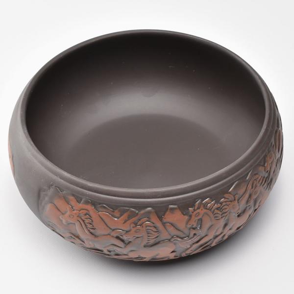 側面に馬の彫刻、成功の意味を持つ縁起の良い図案の茶洗。