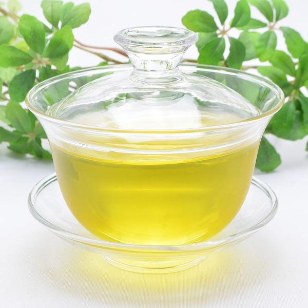 茶葉や茶が見えて楽しい耐熱ガラスの蓋碗。軽いので底が濡れてつかないようドーナツ状になった皿、持って熱くない蓋のつまみなど考えられた作りの中国茶器・蓋碗です。しっかり飲める160mlサイズ。