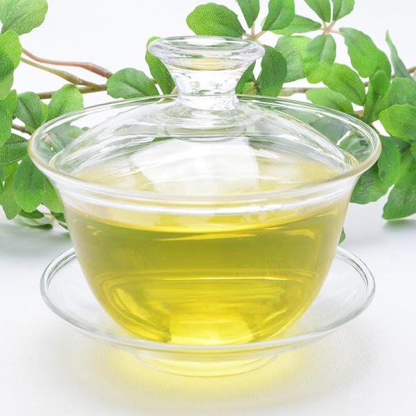 茶葉や茶が見えて楽しい中国茶器の蓋碗。軽いので底が濡れてつかないようドーナツ状になった皿、持って熱くない蓋のつまみなど考えられた作りの耐熱ガラスの蓋碗です。