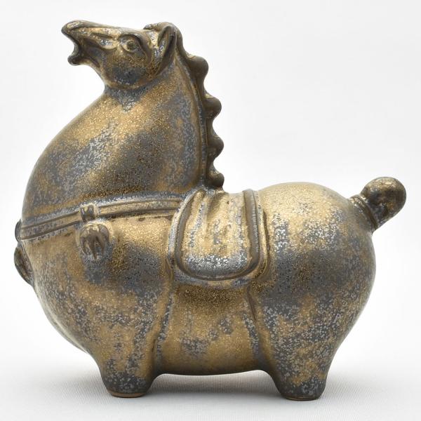 中国では、すぐに成功するという意味がある縁起の良い馬の茶寵。
