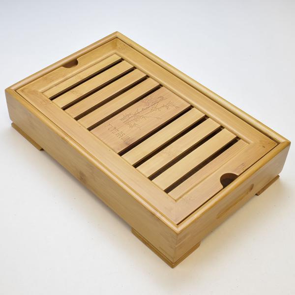 竹の葉の図案が薄めに入った定番の貯水型・小盛水竹茶盤です。