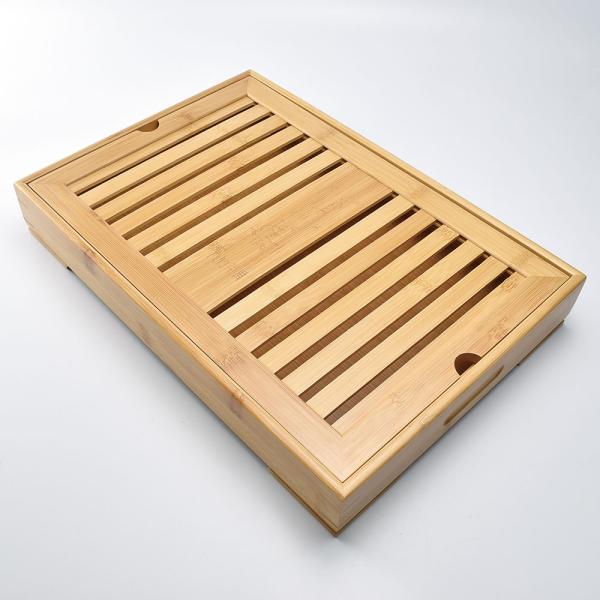 定番の貯水式、大きめサイズの竹茶盤です。