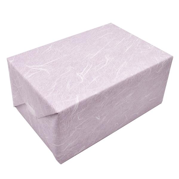 落ち着いた和風、薄い紫の包装紙。