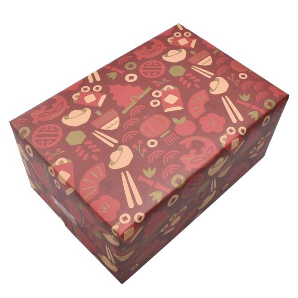 棗のような赤を基調におめでたい物が並んだユーモラスな図案。