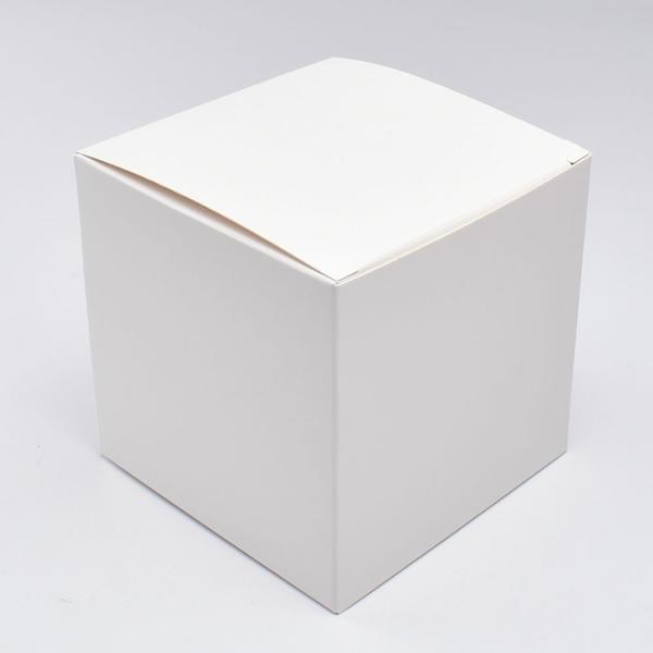 白いコート紙の箱です。