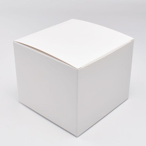 白いコート紙の箱です。