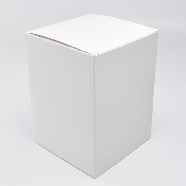 白いコート紙の箱です。