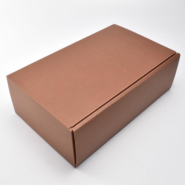 中はクラフト、外は赤茶色の箱です。