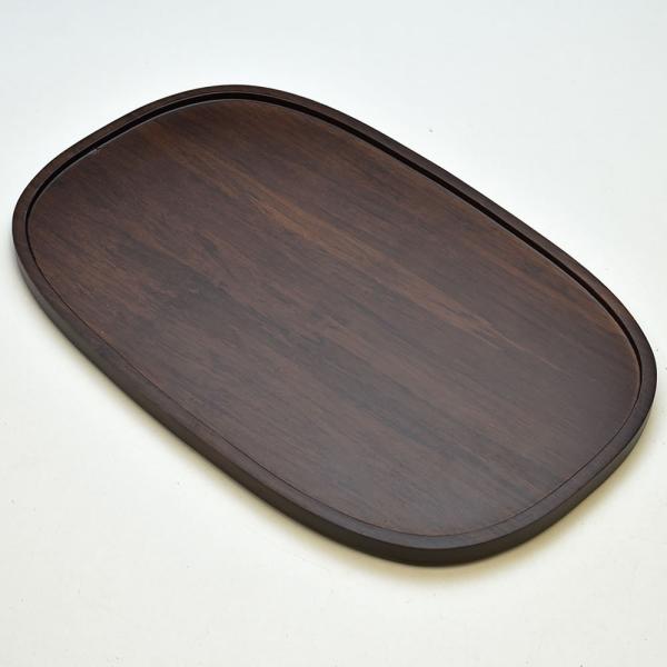 シンプルな楕円、濃い茶に塗られた上品な茶托盤。