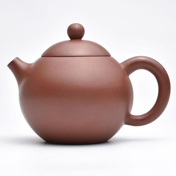 丸みを帯びながらも高さがあり軽やかなたたずまい。