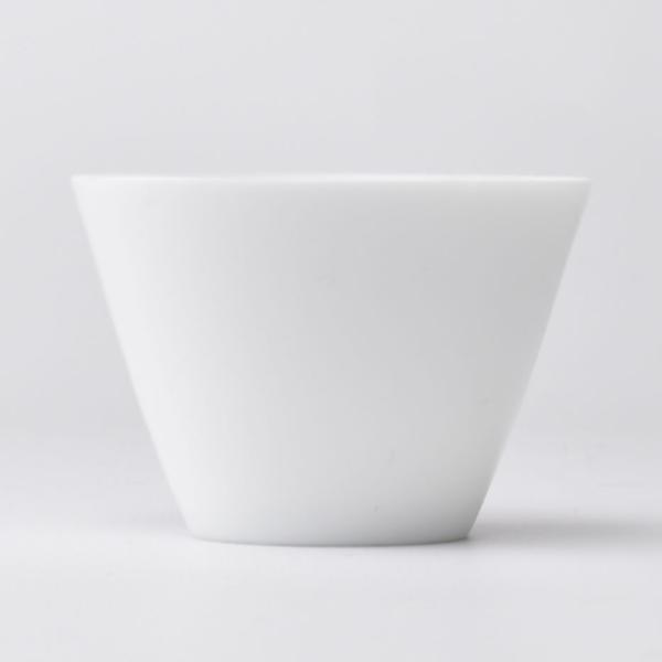 笠というほど広くはないが逆三角形でやや丸みも感じる小杯。
