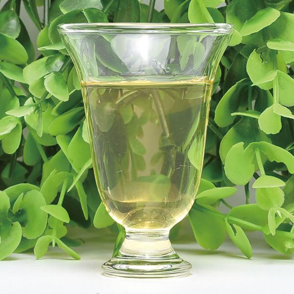 縦長で柔らかい曲線の上品な印象の品茗杯です。