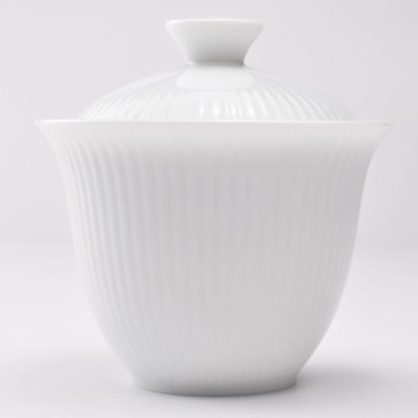 縦の細かい線が上品な印象を生み出す皿無しタイプの蓋碗。