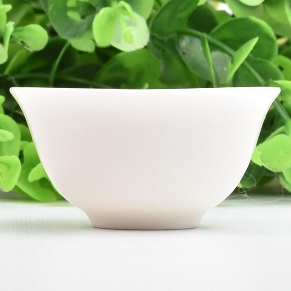 シンプルで小ぶりの品茗杯です。