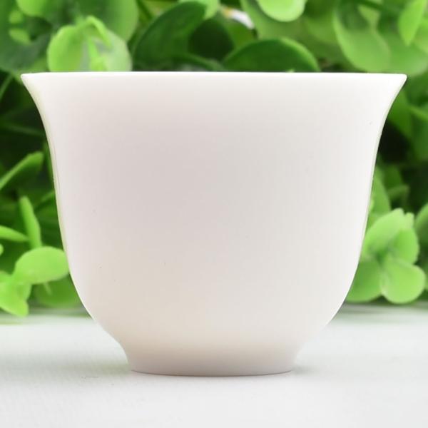 少し背が高め、小ぶりの品茗杯です。