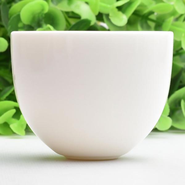 倒れても起き上がるだるまのような茶杯。