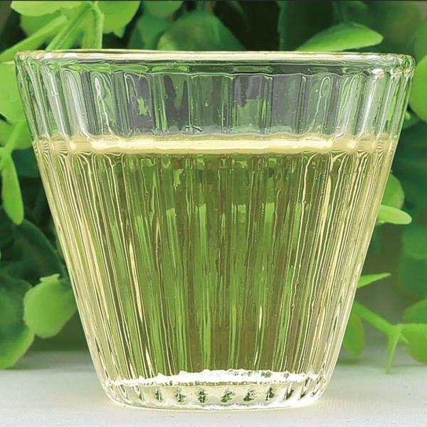 縦の線が印象的ですが、表面にかすかな変化もある品茗杯。