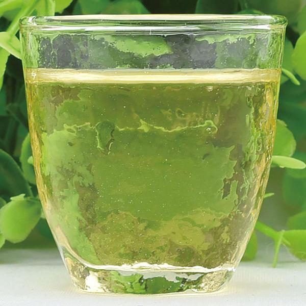 槌で打ったようなでこぼこ感が心地良い品茗杯です。