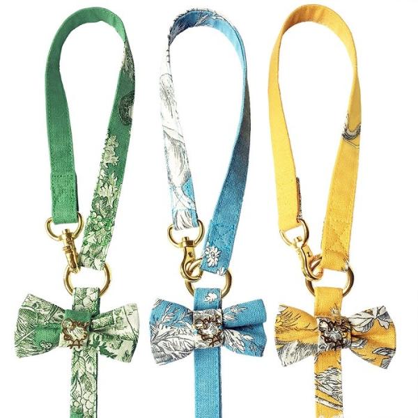 フランス製の風景画生地に共地のリボンがポイントのフレンチシックなペイサージュリード。持ち手が外れるカフェ仕様になっているので、椅子などに括り付けられとっても便利!お揃いの首輪やハーネスを合わせると更に可愛さ倍増です!【カラー】グリーンブルー...