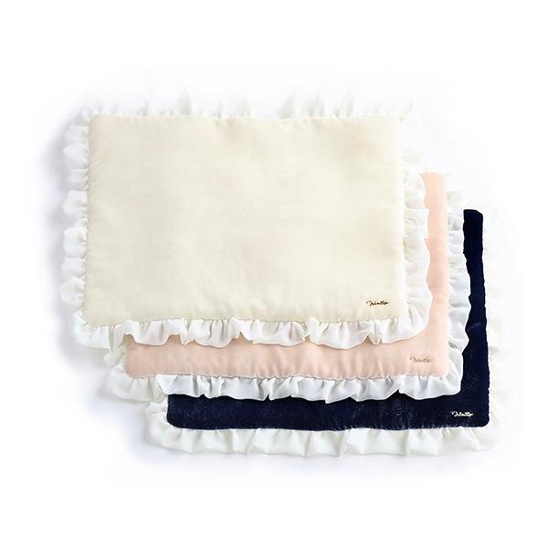 カフェマットとしても使える極上ブランケットの登場です女表はシルク入りのベルベット、裏はあったかファー素材、ふかふかの中綿入り。表も裏も肌触抜群でふかふかなので、肉球にも優しく、心地良さ満点です♪洗濯は中性洗剤で優しく押し洗いし、アイロンは低...