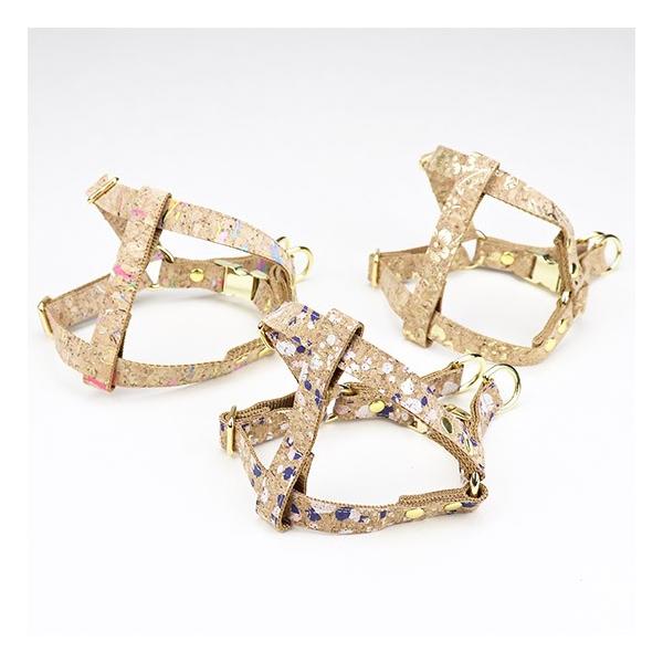 とってもお洒落で頑丈なコルクハーネス。どんなファッションにも合わせ易いのがGood♪カラフルなマーブル(Marble)、スタイリッシュな水玉(Drop)、華やかなゴールドのフラワー(Flower)の3色展開での登場です。メタルのバックルはお...