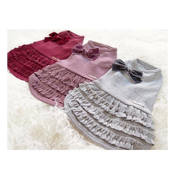 Mimtto定番のペアシリーズオールジャージで着心地の良いワンピースにベルベットリボンのブローチがカジュアル且つエレガント普段のお出かけからパーティーシーンまで活躍してくれます！シンプルに着こなしたい日や寒い日にはブローチを外してインナーに...