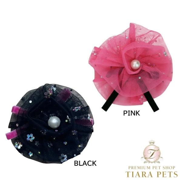 リュクスバーディ Luxe birdie ペティアンバレッタ※10月中旬お届け予定です。華やかさと可憐さをぎゅっと詰め込んだお揃いバレッタ。ふんわりと重なるチュールに、きらめくスパンコールと中央のパールが上品なアクセント。ドレスとリンクした...