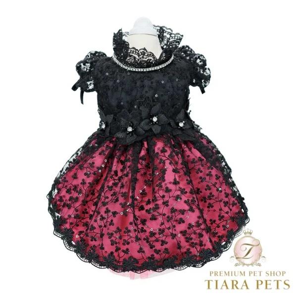 リュクスバーディ Luxe birdie リュンヌドレス※11月中旬お届け予定です。気品と可憐が共鳴する、ロマンティック・クラシック。深みのあるブラックレースに、鮮やかなローズピンクが映えるドレス。繊細な刺繍とビジューの装飾、フリルのハイネ...