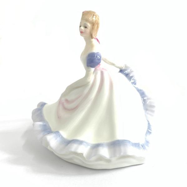 【ブランド名】Royal Doulton NINETTE　ロイヤルドルトン【シリーズ】陶器人形【付属品】画像に写っているものが全てです。【管理番号】240001137569【商品説明】【素材】陶器【コンディション】A+ランク
