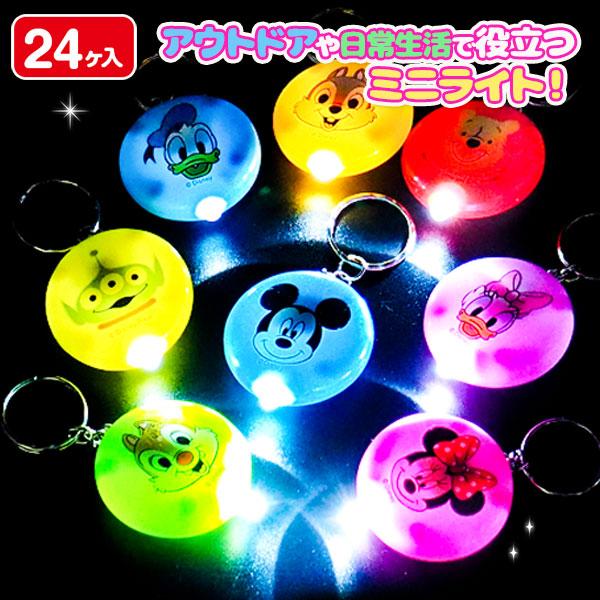 【商品詳細】ディズニーの可愛いミニライト☆キーホルダータイプだからカバンにつけることもできるよ☆【商品サイズ】約φ4×1cm【主な仕様】24ヶ1セット｜対象年齢７歳以上｜キーホルダー付｜中国製｜材質：ＡＢＳ【関連キーワード】おもちゃ 玩具 ...