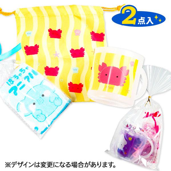 【商品詳細】コップ＆巾着、ミニタオルがセットになったかわいいギフトアイテムです。ちょこんとした表情のいきものたちに癒されるデザイン♪ ちょっとしたプレゼントにもおすすめです。【商品サイズ】約25×12×8cm(パッケージ)【主な仕様】1ヶ1...