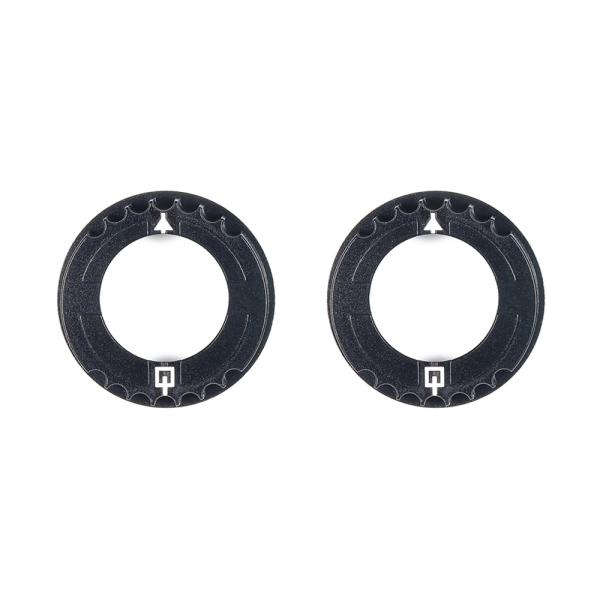 品番 : OP.2079 22079商品名 : OP.2079 アルミデフホルダー (0.5mmオフセット 2個)基本スペック : ブラックアルマイト加工されたアルミ切削製対応シャーシ : TA08 TRF420 TRF420X※基本的に在...