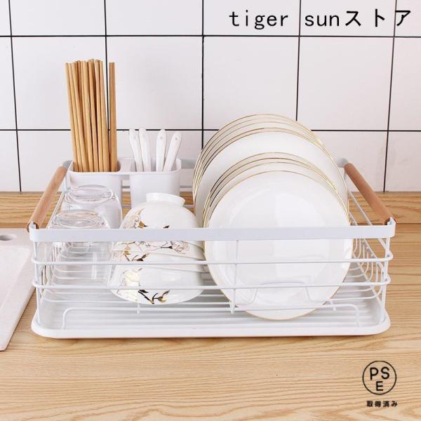 収納力抜群サイズ：43cmx30.5cmx14cm.このみずきりラックは仕切りがあり、洗った異なる形やサイズのお皿、茶碗等は同時に水切りでき、お手入れが簡単です。箸立てが付き、スプーンやお箸などの細かなものを分けて入れるので、キッチンの周り...