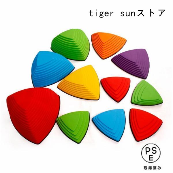 子供のバランスを促進する：ストーンの頂点は子供の両足が乗る程度の面積しかなく側面に段差が付いているのは自然の石を想定した構造で、飛び移った場所で足裏の感覚が異なります。高さの異なるストーンに飛び移ると、自然と足腰の筋肉や体幹、柔軟性、バラン...